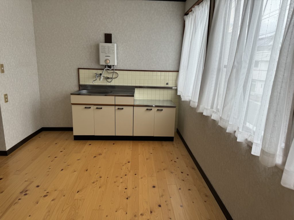 No.214・215【大口校区/3DK(1F）2LDK（2F)/S58築/貸35,000（1F）貸30,000（2F）】「伊佐まち暮らし・バイカラーな間柄」：伊佐市空き家バンク | ここがい ...